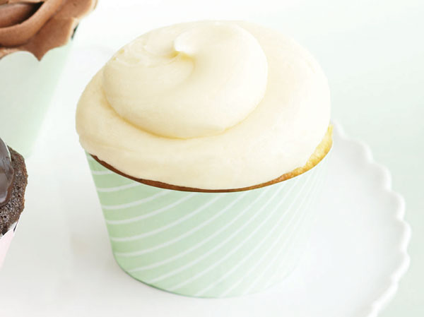 Ultimate Vanilla Cupcakes | Hy-Vee
