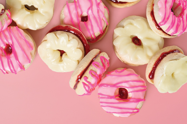 Jelly Donut Macarons | Hy-Vee
