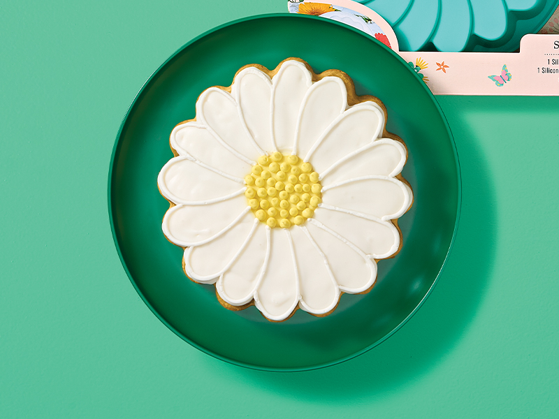 Daisy Cake | Hy-Vee